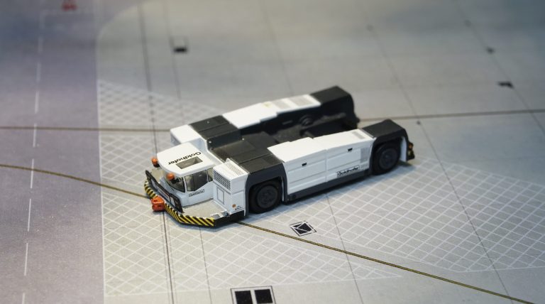FWDP-PB-2025 1/200 Goldhofer AST-1 Push Back Truck – Airplane Model SG