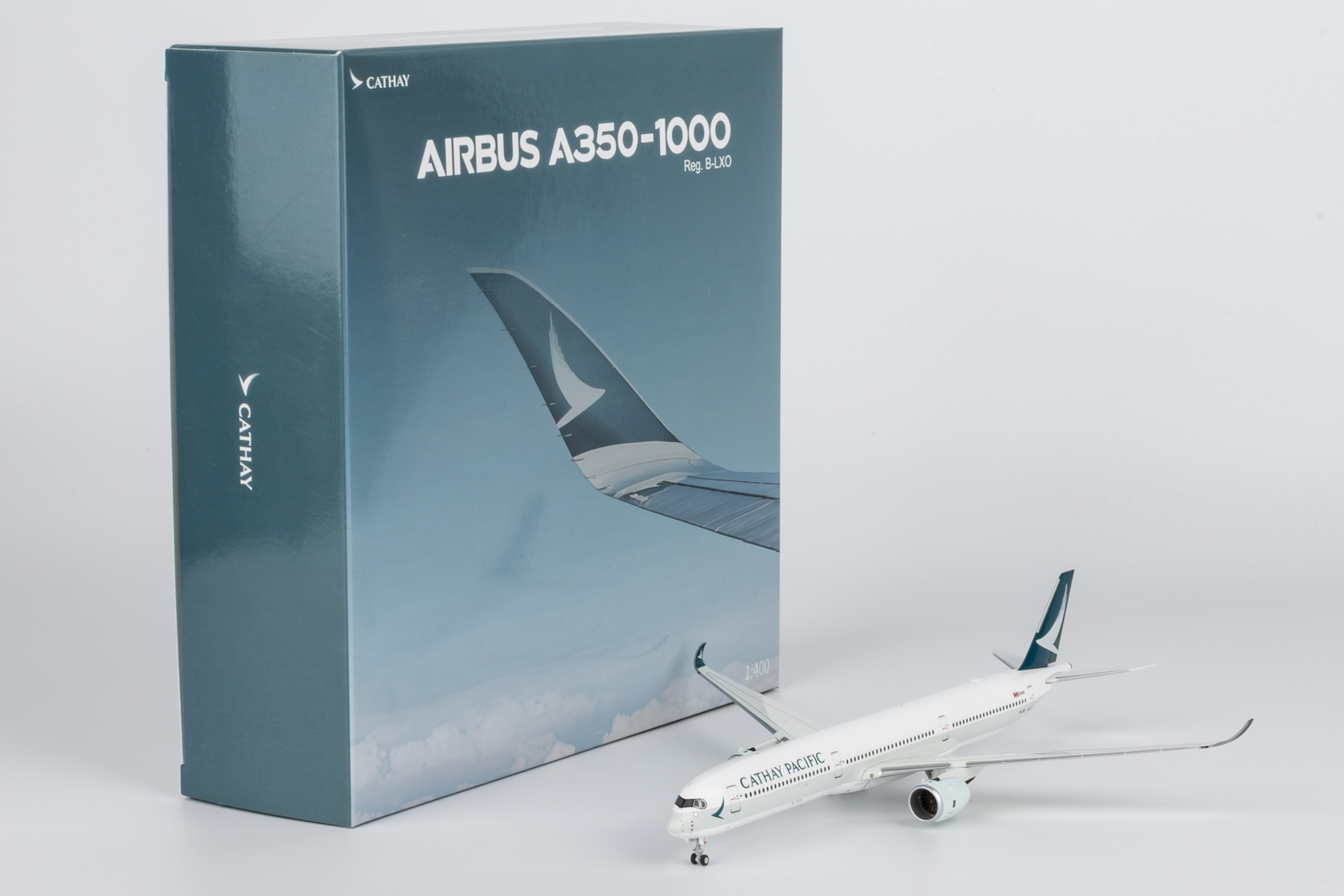 NG57020 Cathay Pacific Airways A350-1000 B-LXO – Airplane Model SG